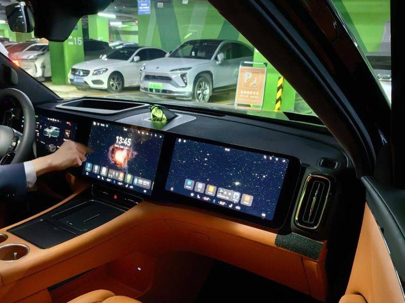 全新问界M8大型SUV内饰谍照曝光 大部分与M9保持一致_搜狐汽车_搜狐网