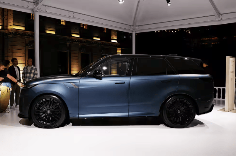 2025款路虎揽胜SV版震撼登场，4.4T V8动力诠释豪华SUV新境界_搜狐汽车_搜狐网