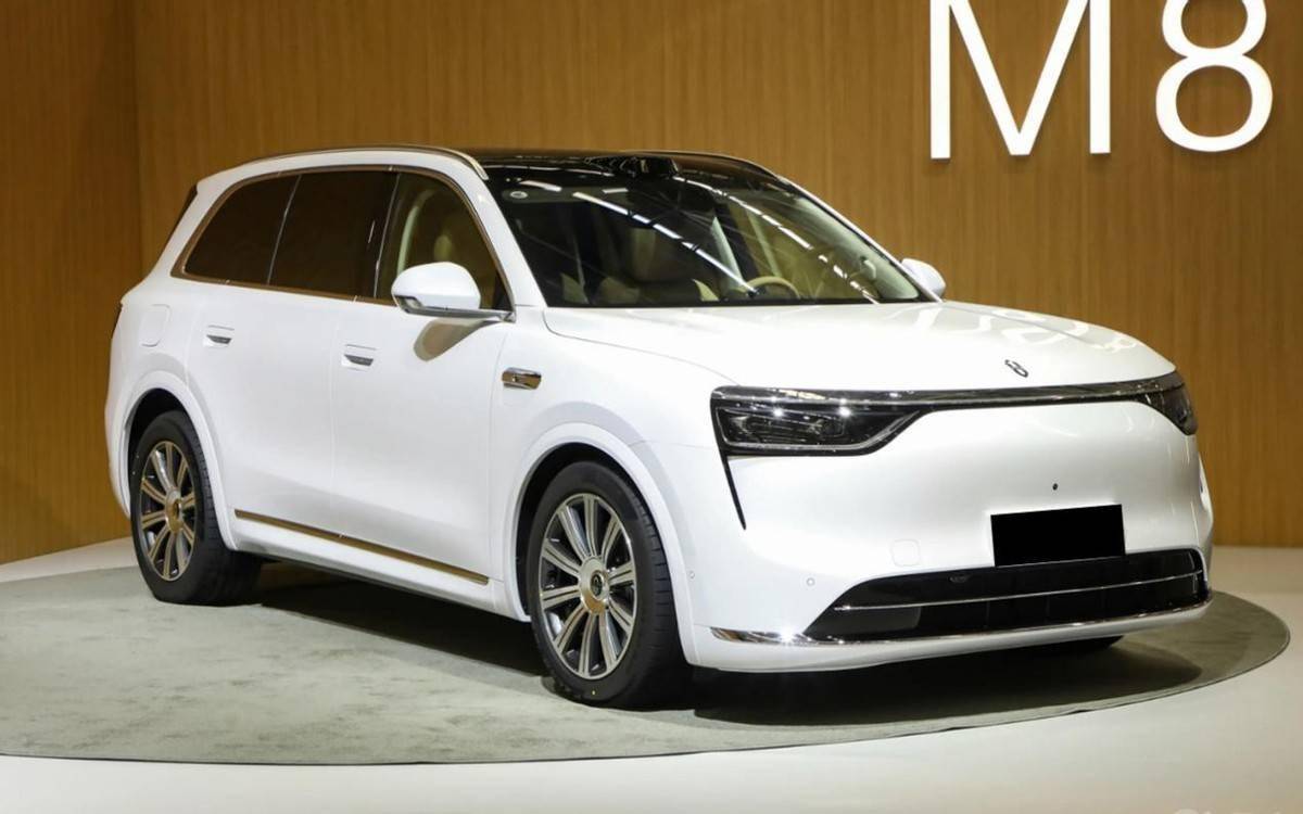 问界M8上市火爆，预定破10万，理想L8/L9面临挑战！_搜狐汽车_搜狐网