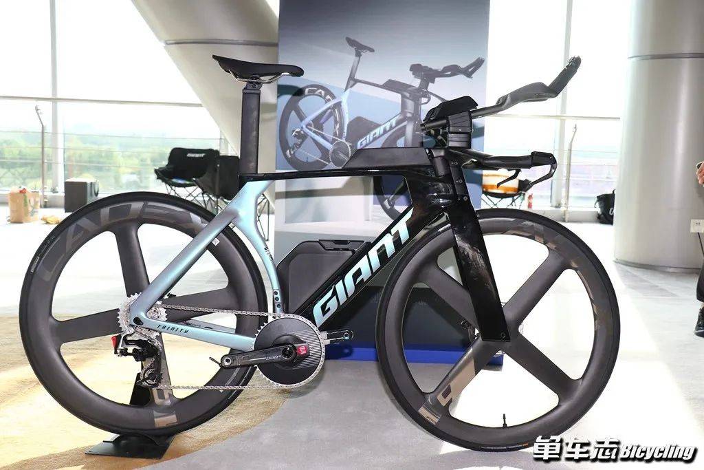 三位一体 全速上赛！捷安特全新TRINITY&AVOW惊艳亮相_搜狐汽车_搜狐网