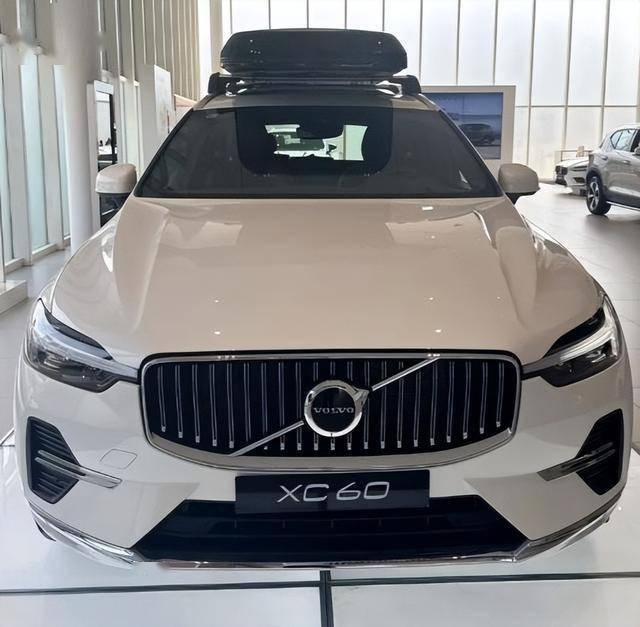 沃尔沃XC60跌破25万，北欧豪华SUV价格屠夫，2.0T爆250马力_搜狐汽车_搜狐网