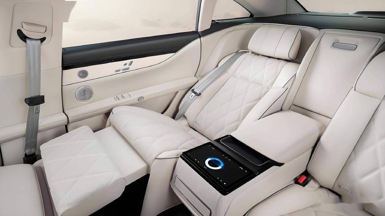 问界M8预售狂揽7万单！华为ADS3.3如何让家庭出行更安心？_搜狐汽车_搜狐网