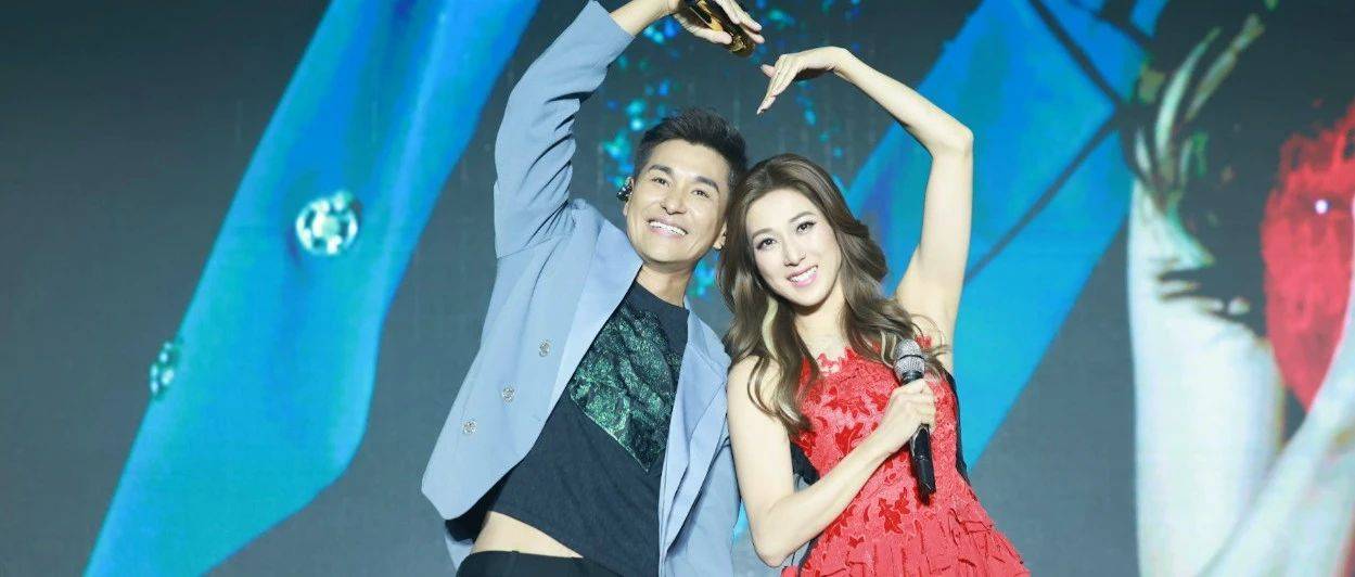 TVB前花旦内地再开唱！48岁TVB视帝现身掀全场高潮！直呼和他CP感很强_钟嘉欣_合作_陈展鹏