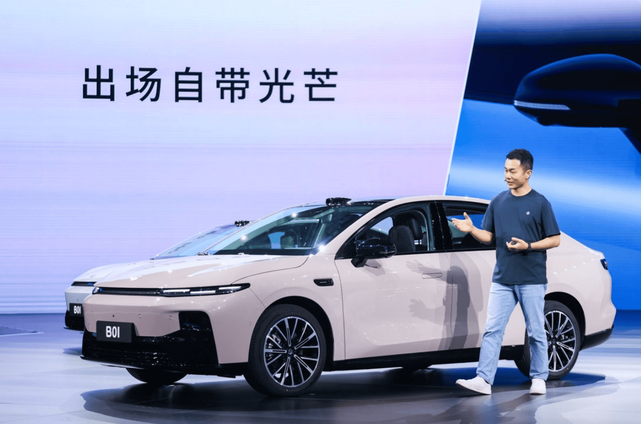 零跑B01纯电轿车上市，起步价8.98万，高配搭载激光雷达引关注_搜狐汽车_搜狐网