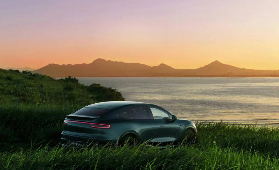 全系搭载华为ADS4，更美更强、更颠覆！预售价25.8万，剑指特斯拉