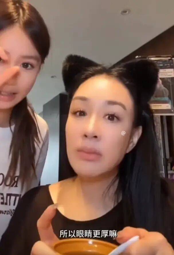 钟丽缇称女儿cayla天生弱视 出生时候一个眼睛看不见_didn't_know_直播